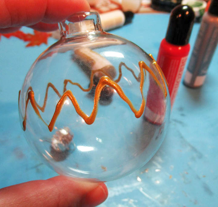 Learn How to Decorate Your Own Holiday Ornaments | Imagine Blog